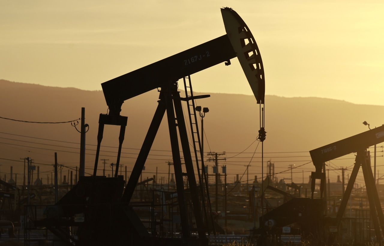US crude-oil stockpiles post fifth straight weekly drop