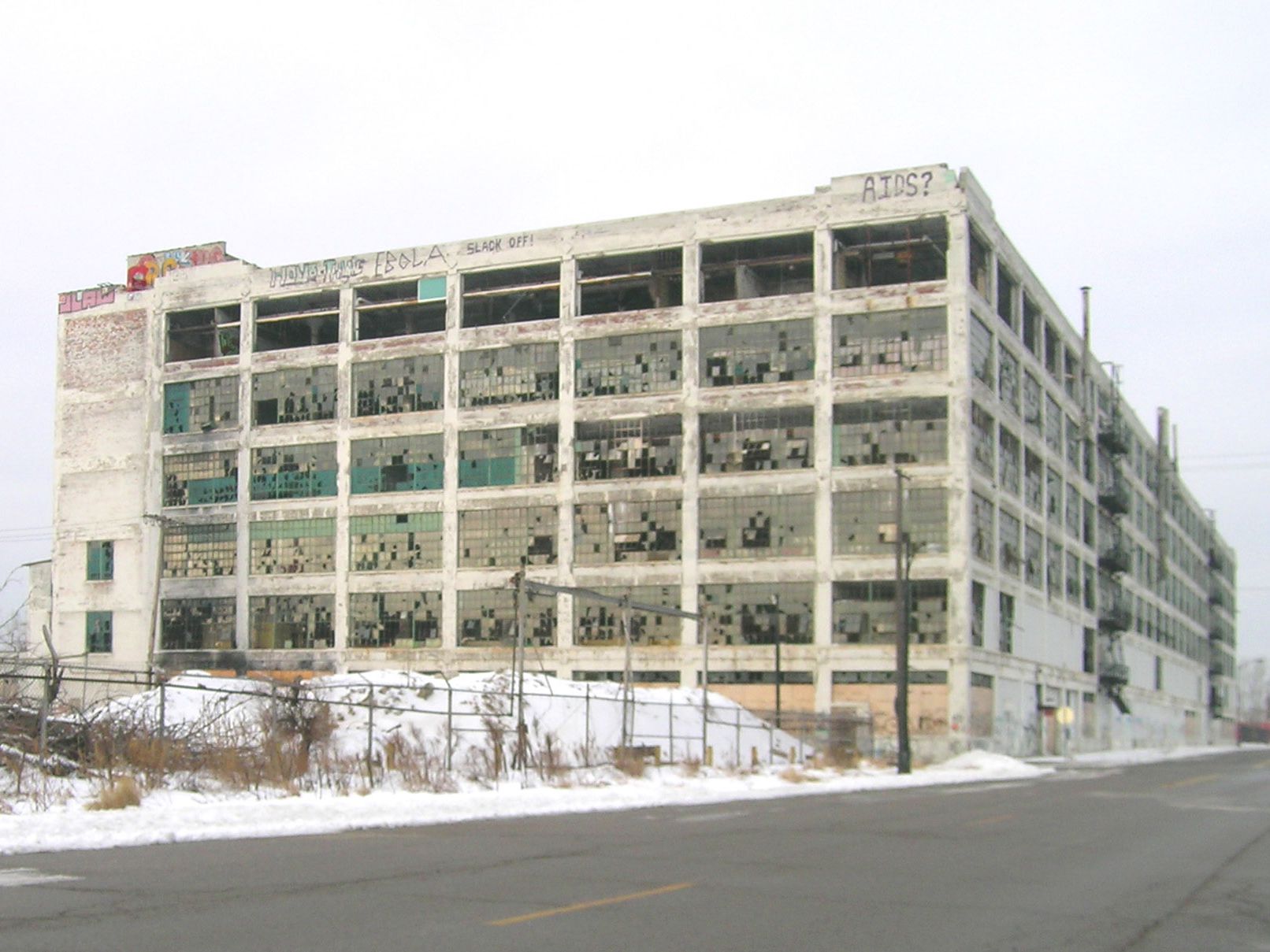 Photos of abandoned American factories: then and now