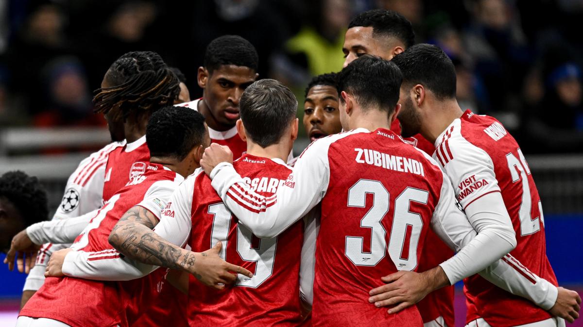 Londra è rossa: oltre 500mila tifosi dietro il bus dell'Arsenal ...