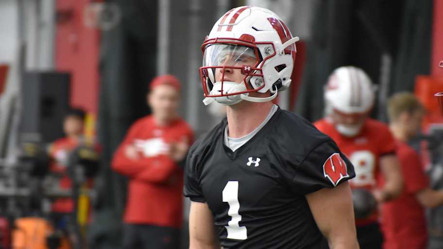 Kenny Guiton's quarterback group steadily progressing as summer approaches