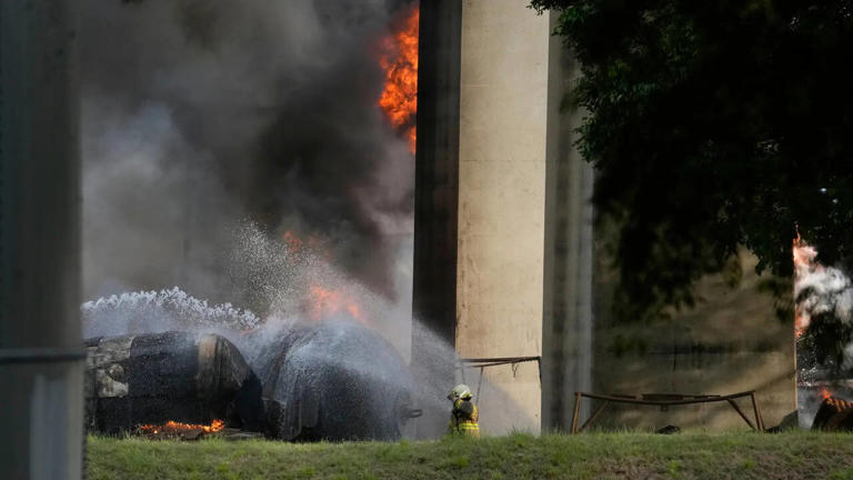 Explosion of fuel truck leads to closure of bridge over Panama Canal ...