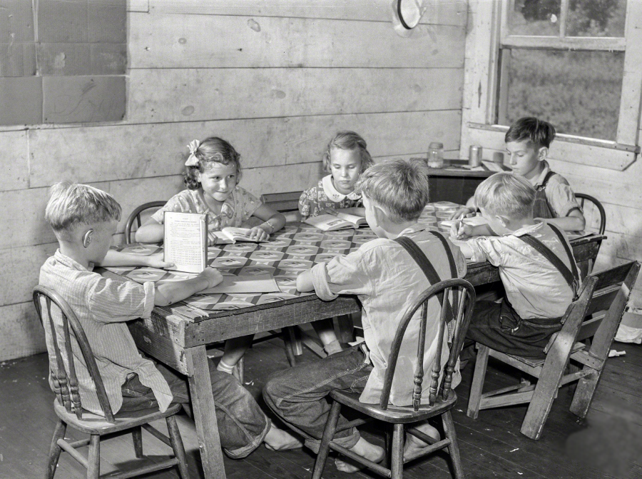 20 rare photos of what school looked like in the 1940s