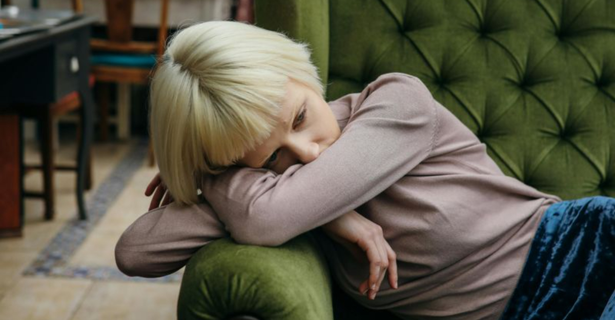 8 signs your intuition is trying to warn you about someone