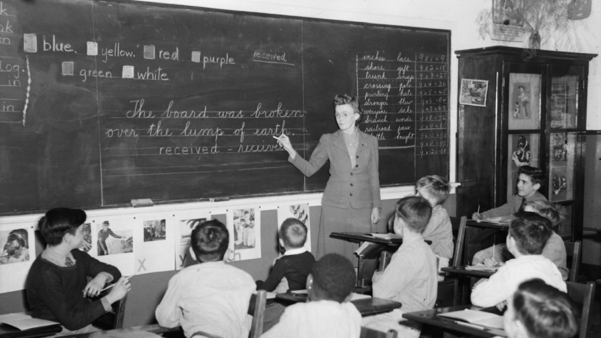 20 rare photos of what school looked like in the 1940s