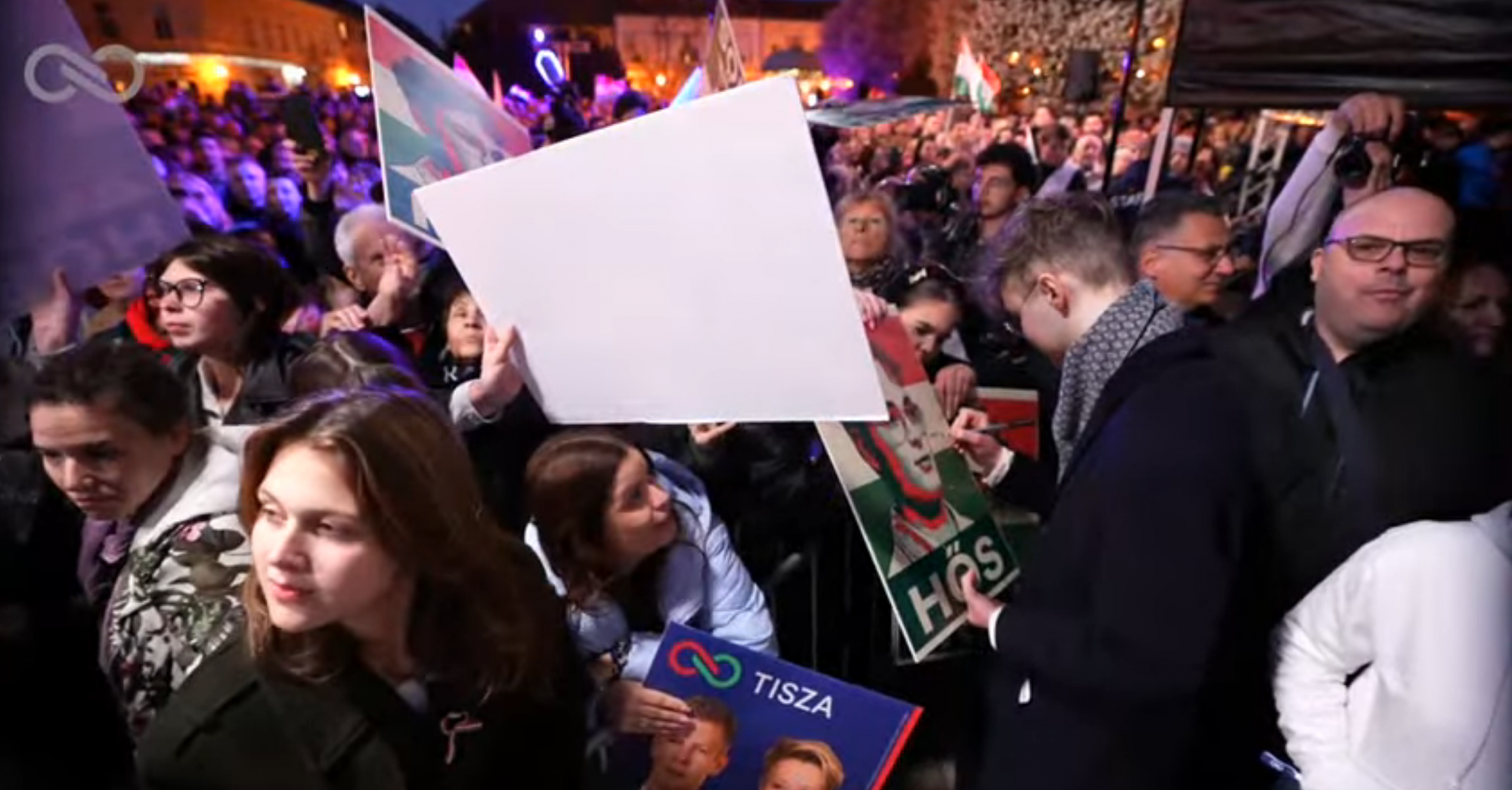 Magyar Péter mellett Gundalf is felállt a színpadra Vácon