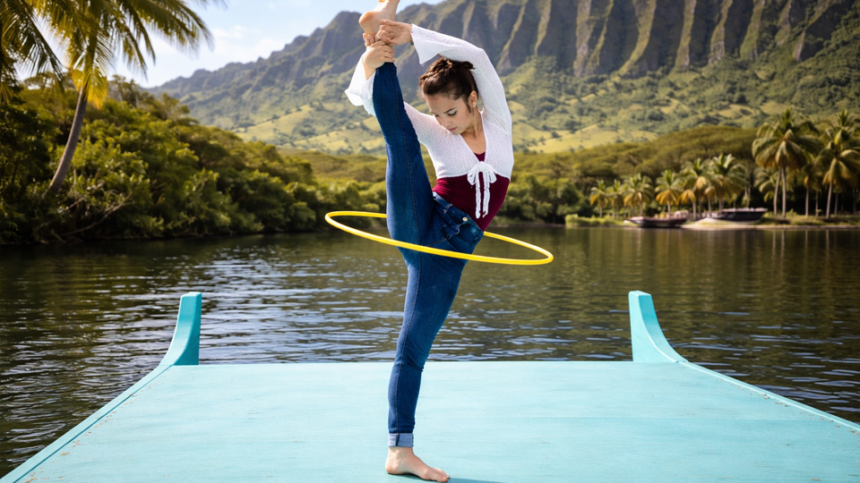 Hula hoop performance shows advanced trick control