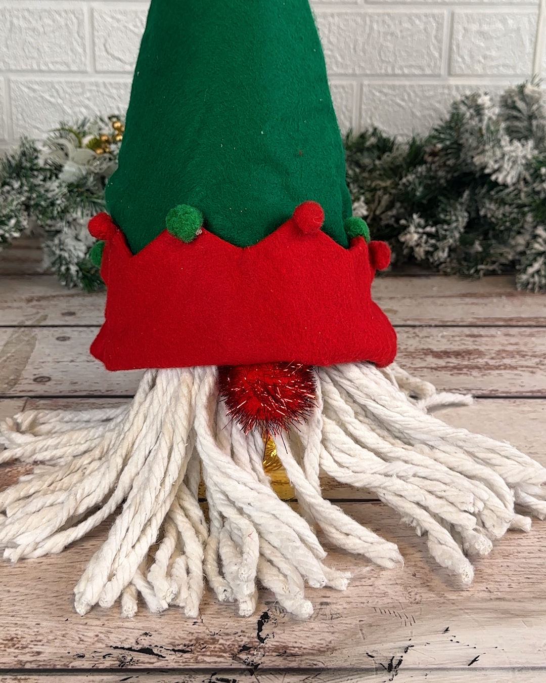 Decoración navideña DIY de un gnomo