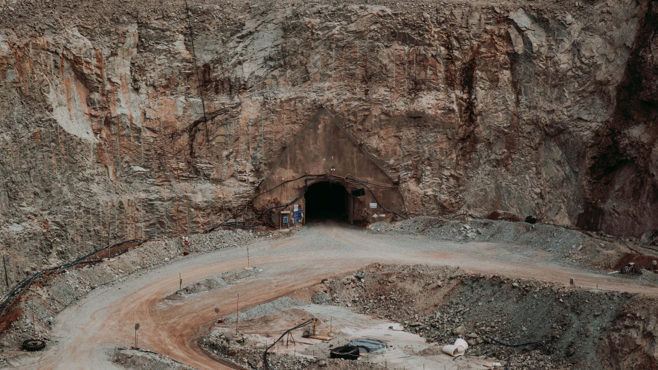 WorkSafe investigates fatal crash on mine access road in WA's Goldfields