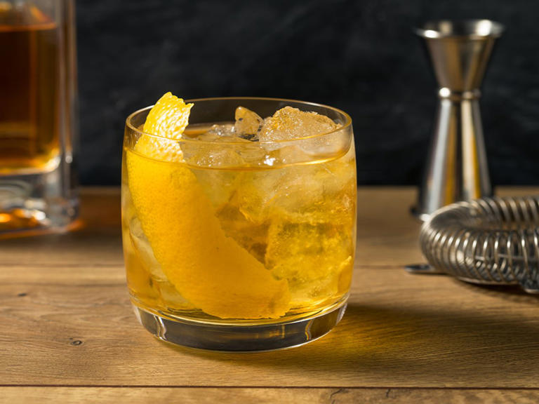 Frank Sinatra's favorite 2-ingredient cocktail is ready for its comeback