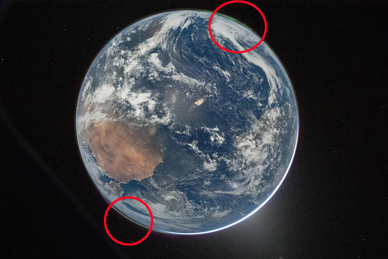 Rare twin phenomenon as both auroras spotted as Artemis II catapults ...
