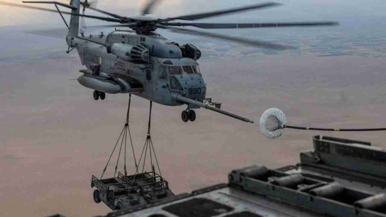 CH-53K lifts a 7-ton truck during military training in the United States
