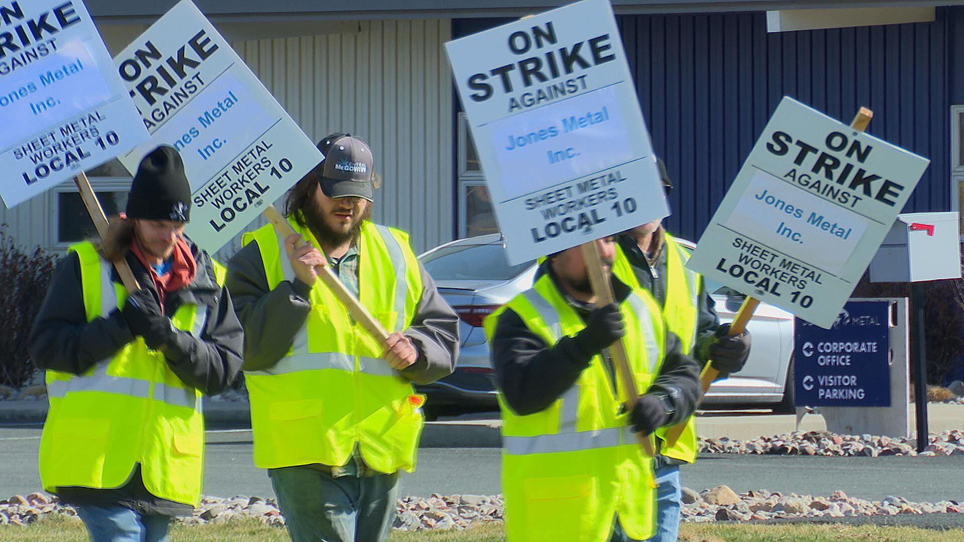 Mankato sheet metal workers on strike over health care