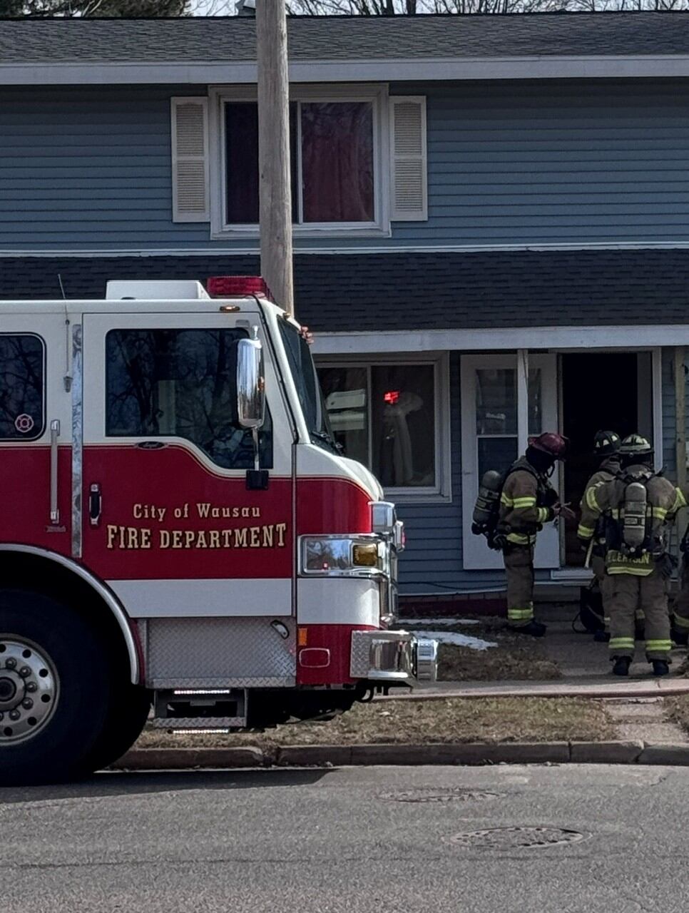 Crews respond to apartment fire in Wausau Tuesday afternoon