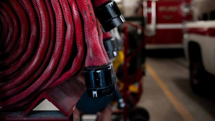 Fire crews battle blaze in southeast Shelby County