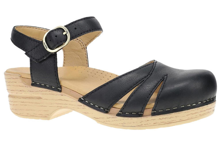 Jennifer Aniston and Meghan Markle's spring clogs have us saying 'so ...