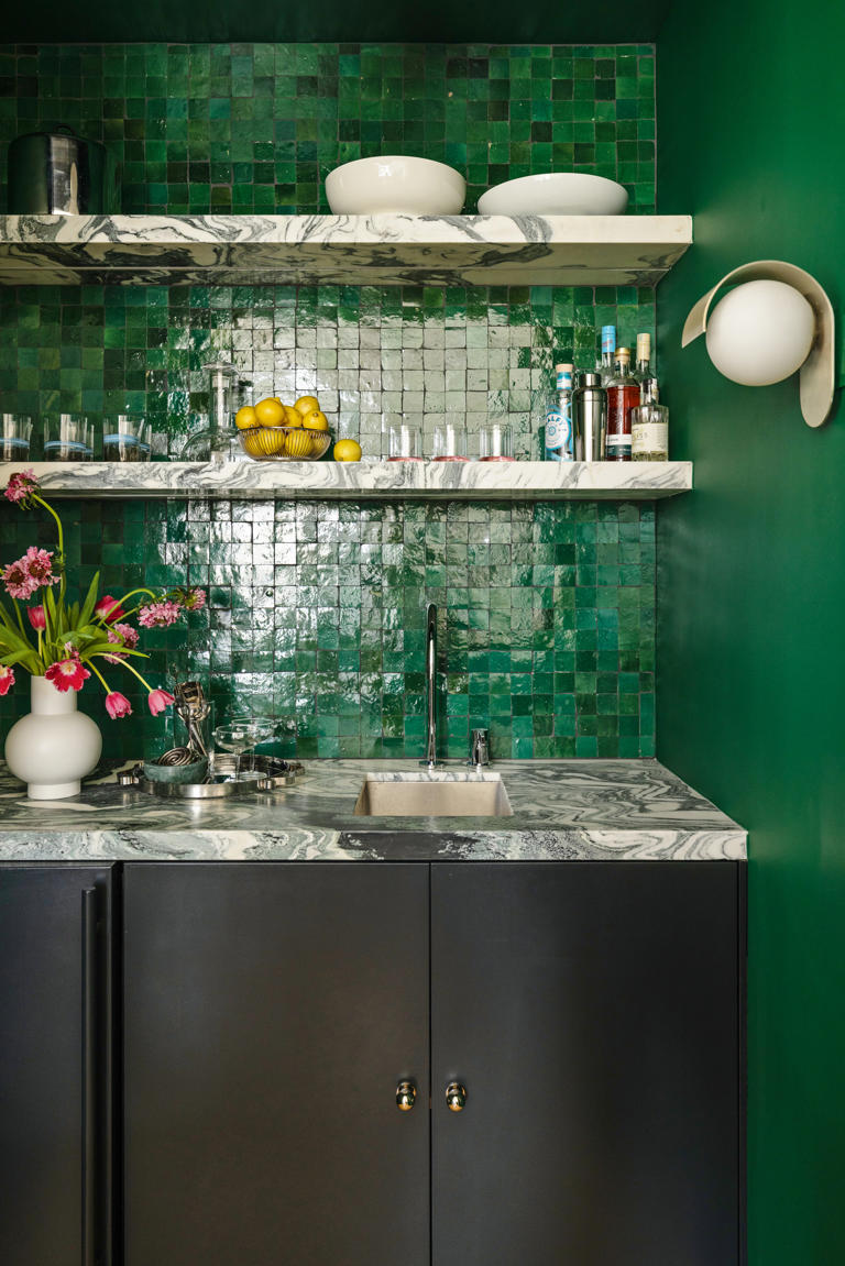 This Greenwich Village apartment is a masterclass in unexpected color ...