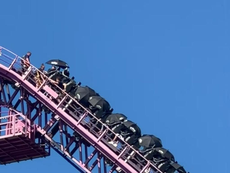 Major Aussie theme park ride stalls mid-track