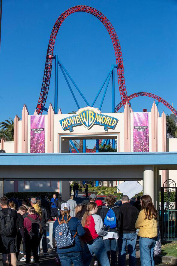 Warner Bros Movie World visitors stranded in scorching 30C heat as ...