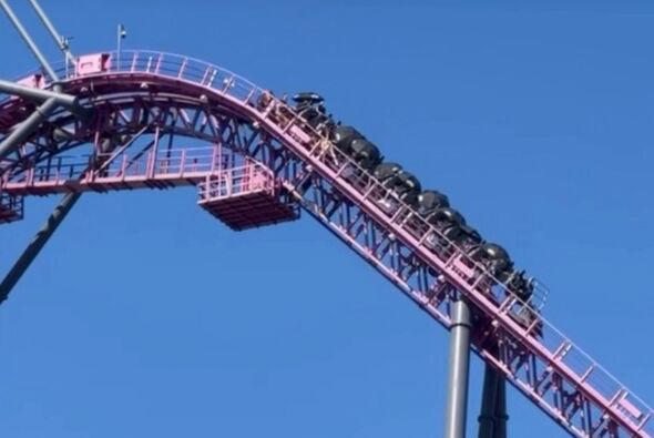 Warner Bros Movie World visitors stranded in scorching 30C heat as ...