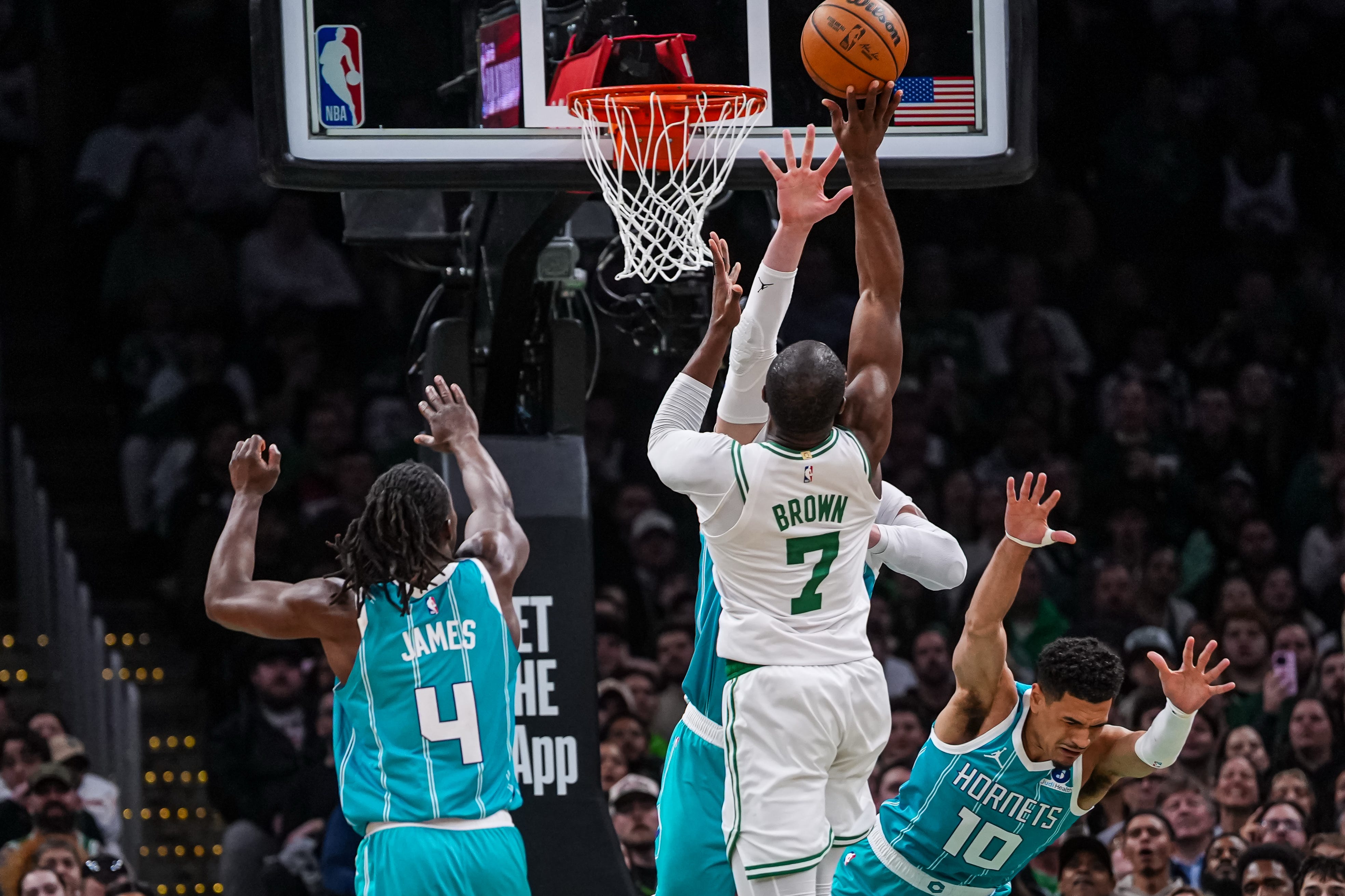 Jaylen Brown, Jayson Tatum power Celtics to 113-102 win over Hornets