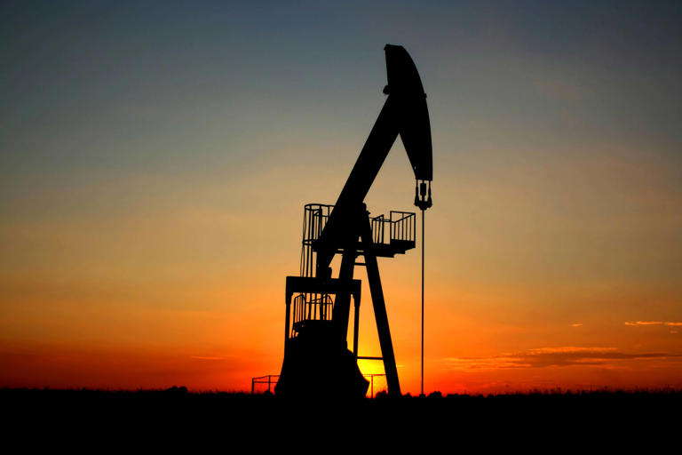 Oil prices return to 100 dollars a barrel as US carry out Iran strikes