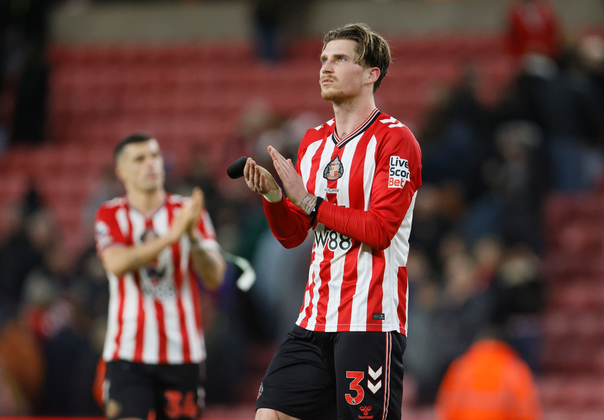 Régis Le Bris drops hint on Dennis Cirkin's future at Sunderland with ...