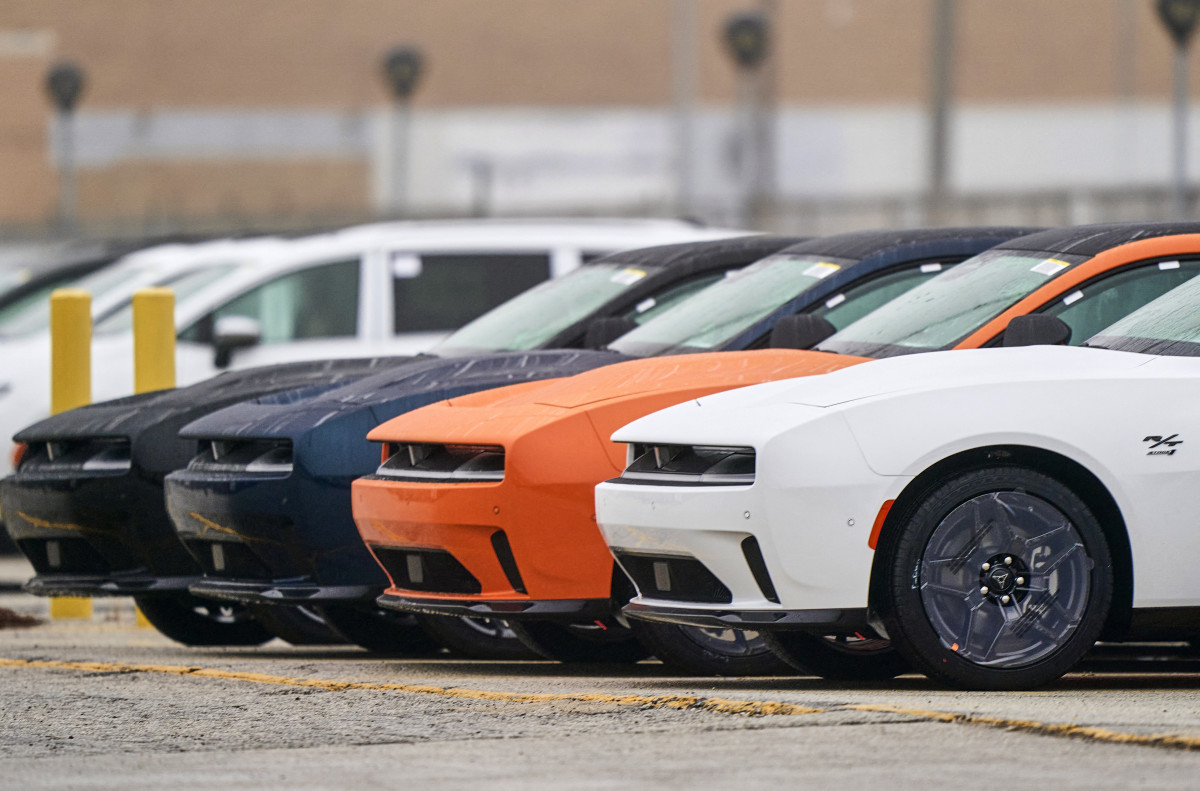 Gas Dodge Charger outsells EV 7 to 1 as Stellantis EV sales collapse