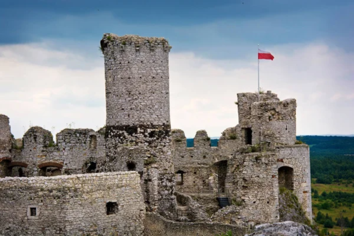 20 hauntingly beautiful abandoned castles in Eastern Europe
