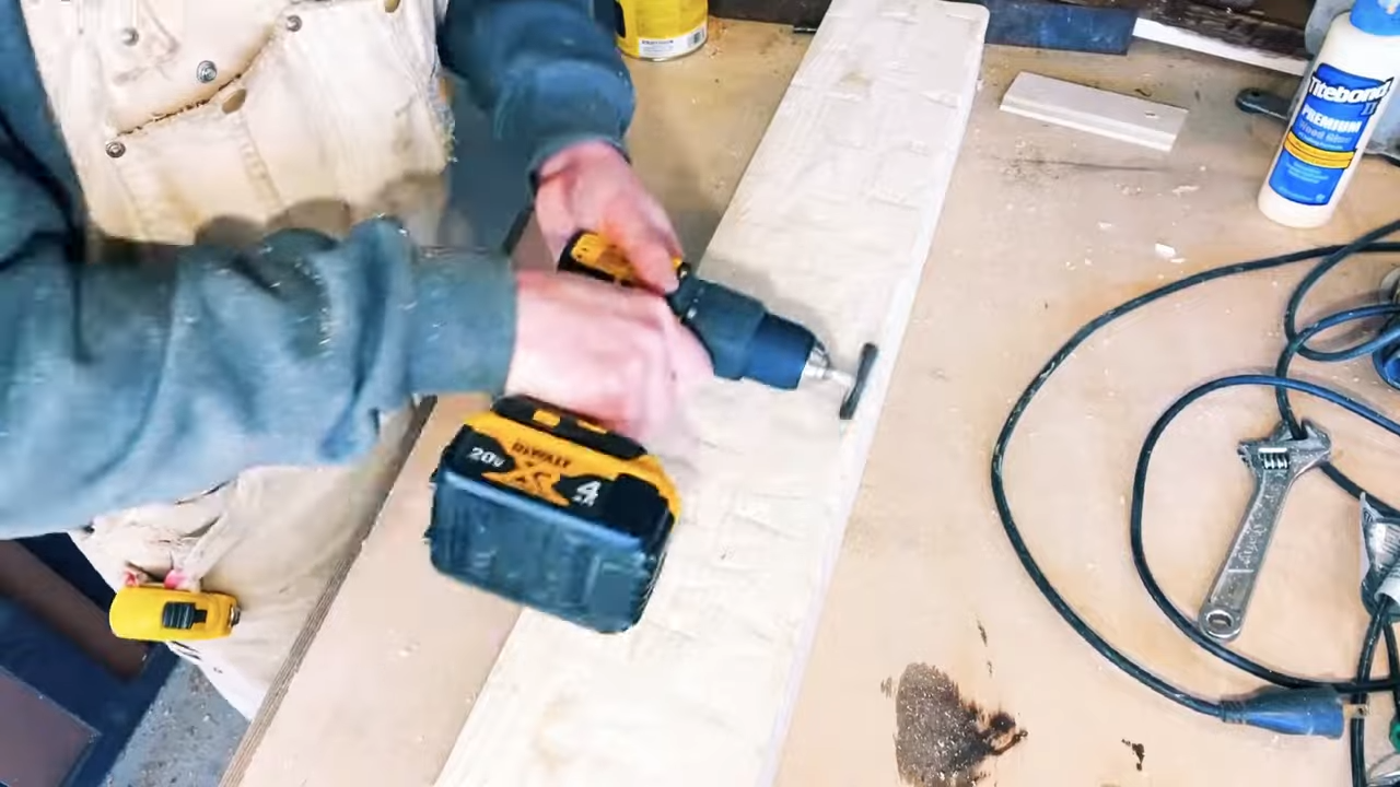 How to distress wood! Make new wood look old!
