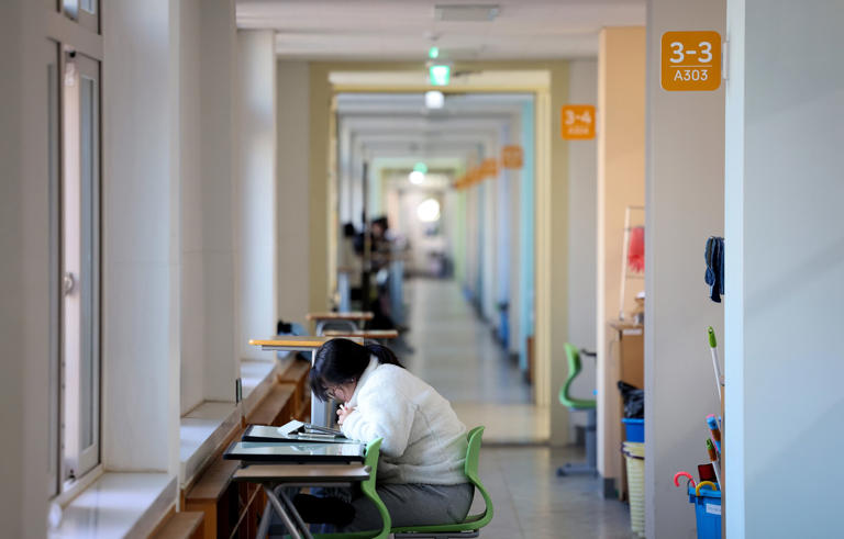 Top, bottom students divided by weekend study time