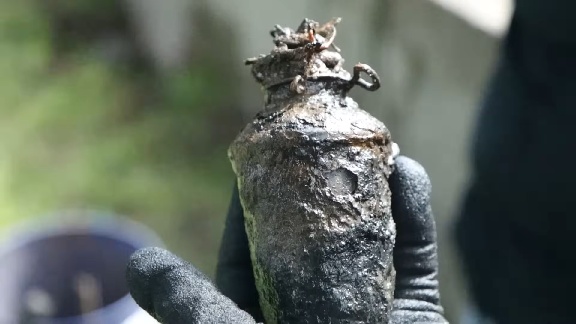 2,600-lb magnet hooks a bomb in an American river - then police spot ...