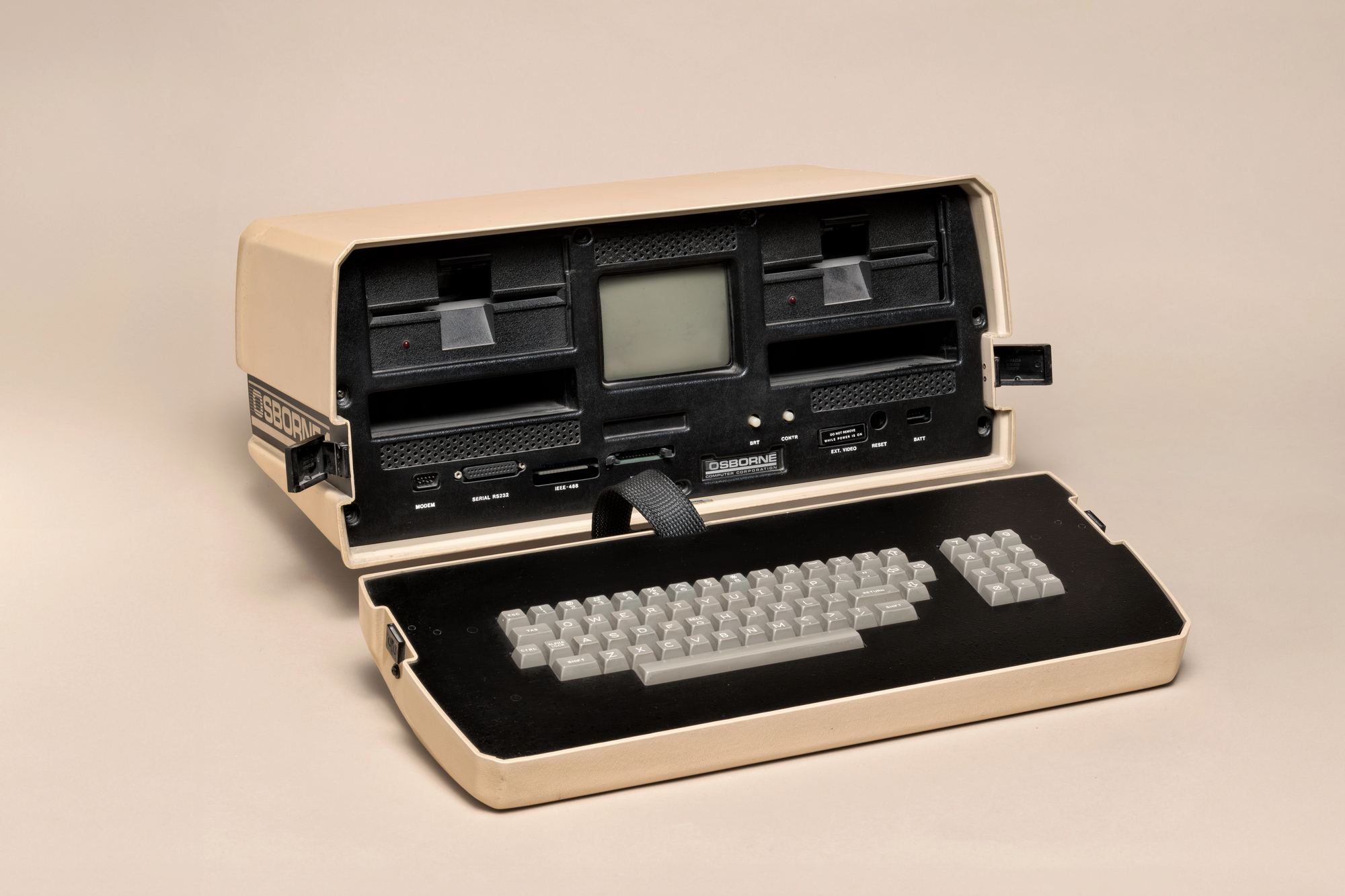 15 photos capturing what peak 1980s technology looked like
