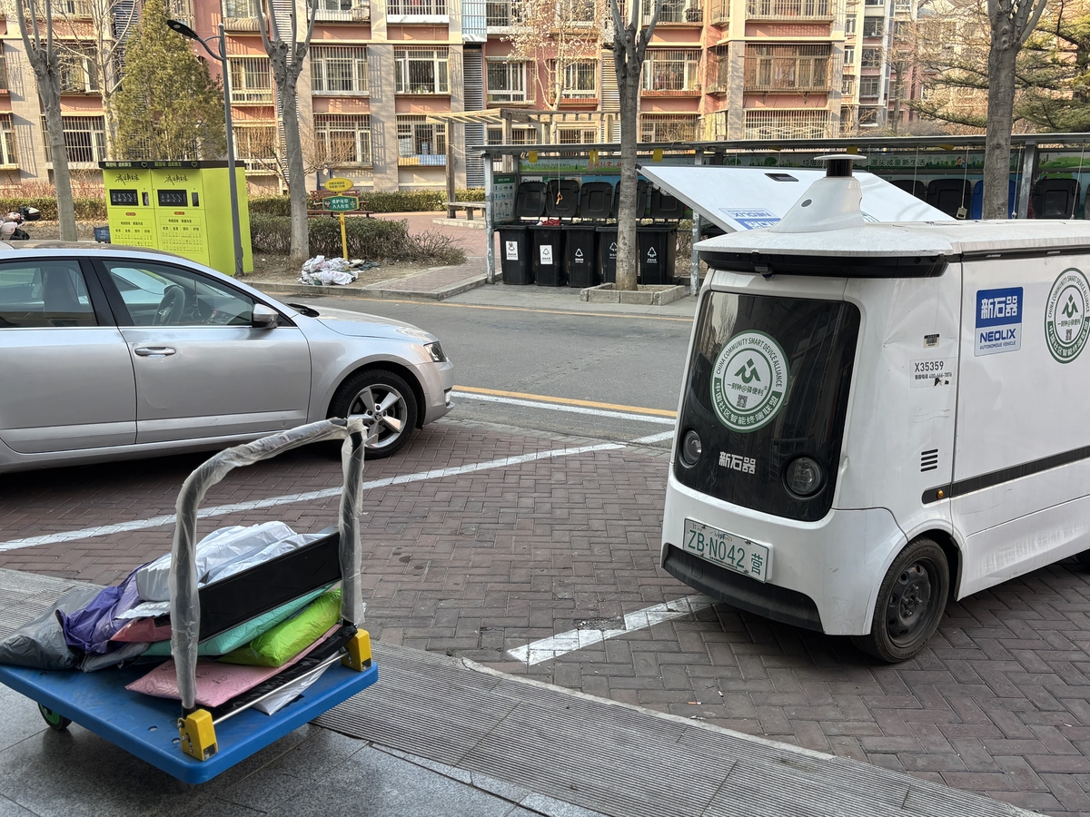 Windowless X3 fridge proves Chinese robot delivery devours the whole ...