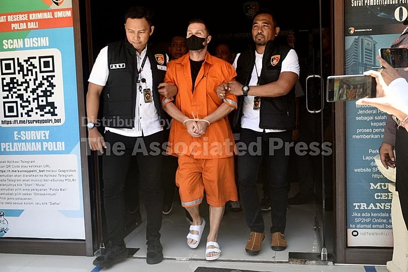 Indonesia deports suspected 'mafia boss' Steve Lyons, wanted in Spain ...