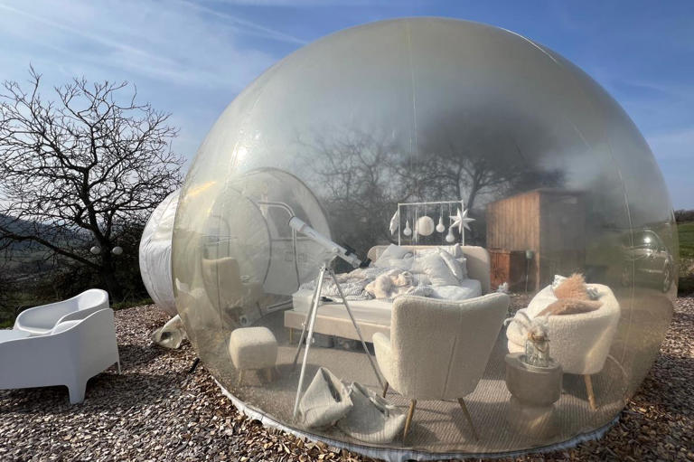 In diesem Bubble-Hotel kann man den Sternenhimmel perfekt vom Bett aus ...