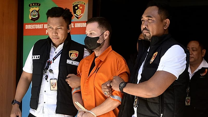 Indonesia deports suspected 'mafia boss' Steve Lyons, wanted in Spain ...