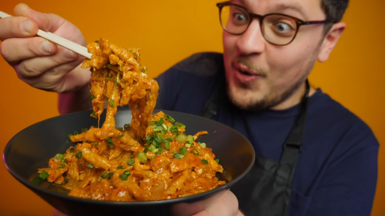 Chinese-German fusion delight: Homemade chili cheese spätzle in minutes