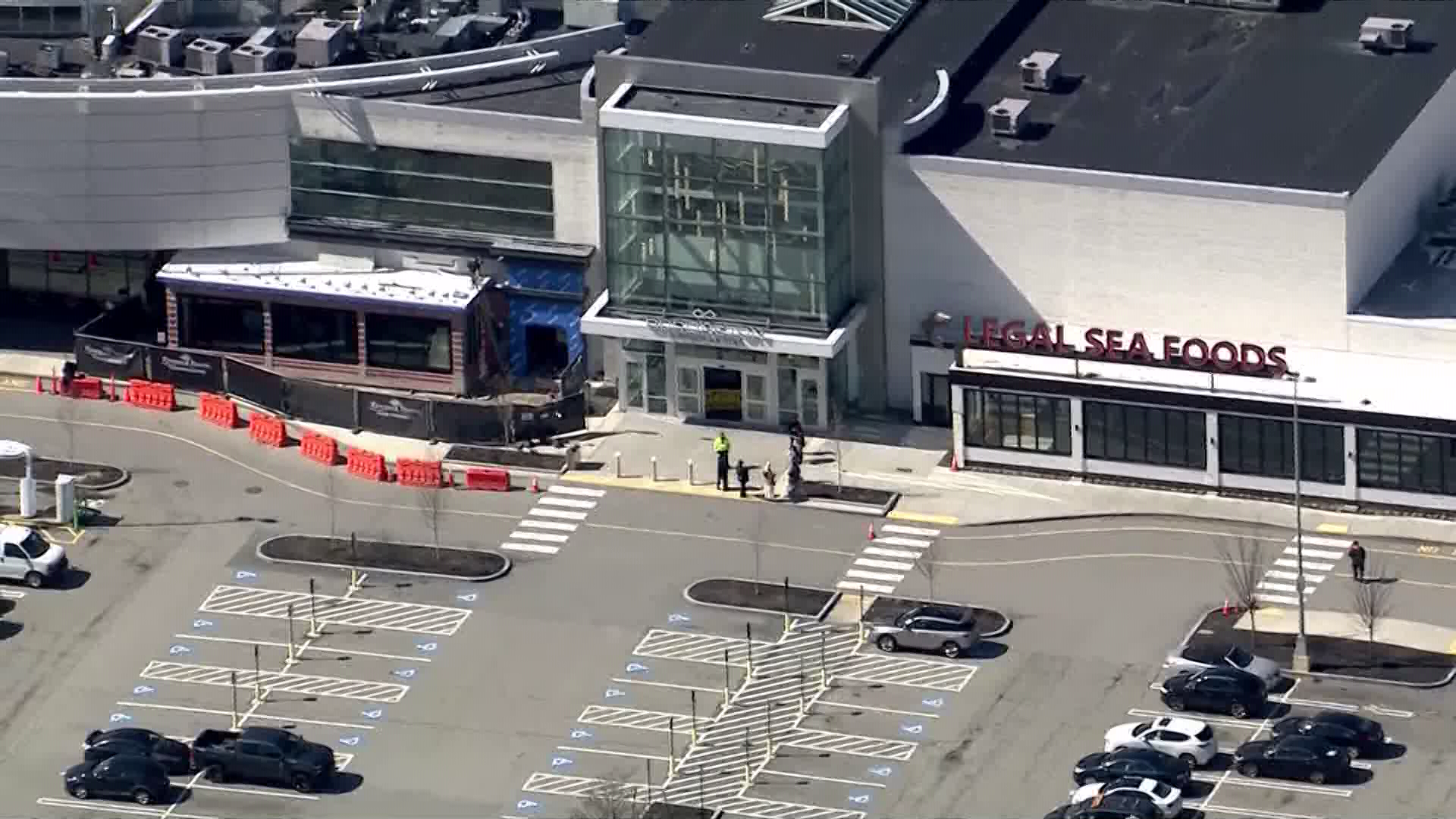 Gas leak forces evacuation of Burlington Mall