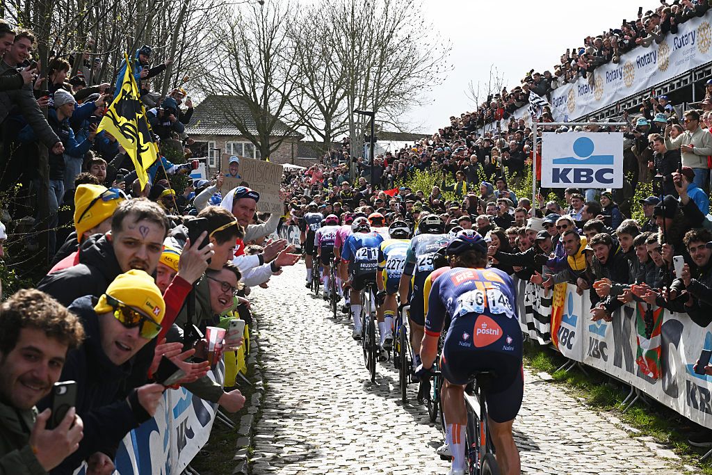54 riders could be fined after jumping red light at the Tour of Flanders