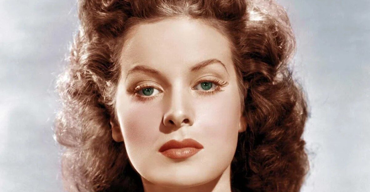 15 timelessly striking photos of old Hollywood stars