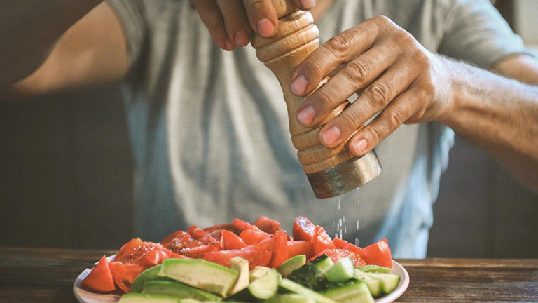 Simple dinner table habit linked to poor diet and higher health risks ...