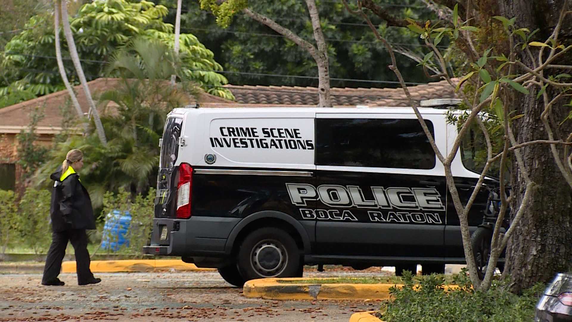 Man found shot to death next to vehicle in Boca Raton parking lot