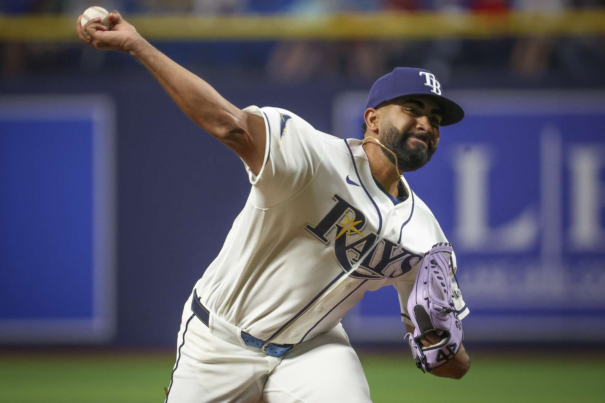 MLB fan accidentally loses their pants live on air while chasing a foul ...