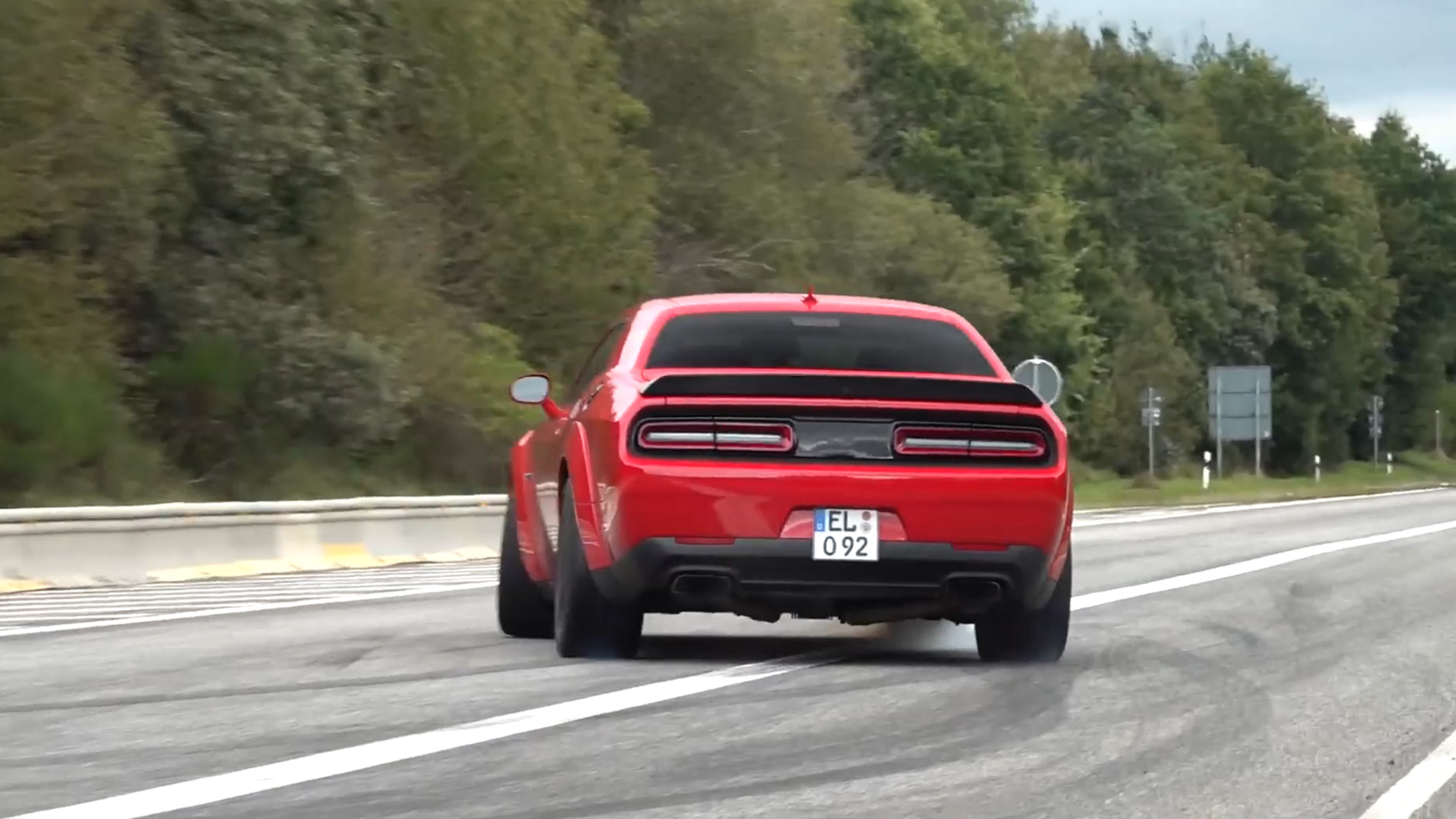 Dodge Challenger struggles for grip under acceleration