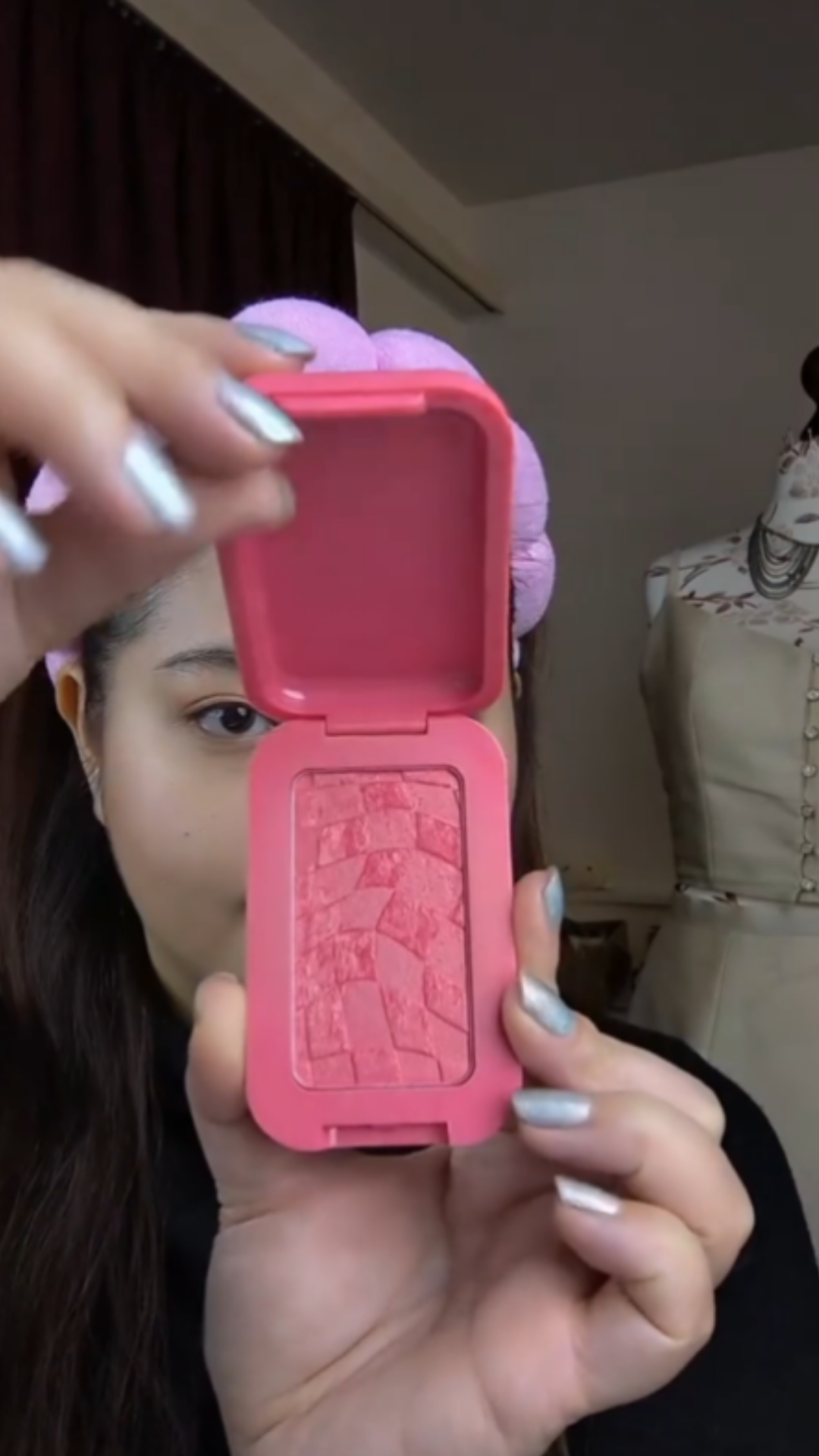 Soft everyday makeup routine for work and errands