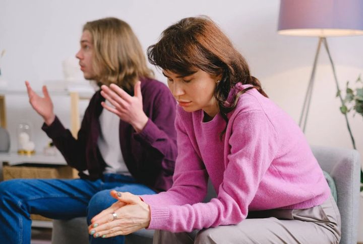 10 signs of a loveless marriage women pretend are normal