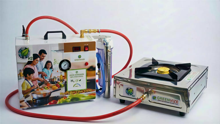 Hydrogen cooking stove uses 100 ml water and 1 kWh for hours of flame