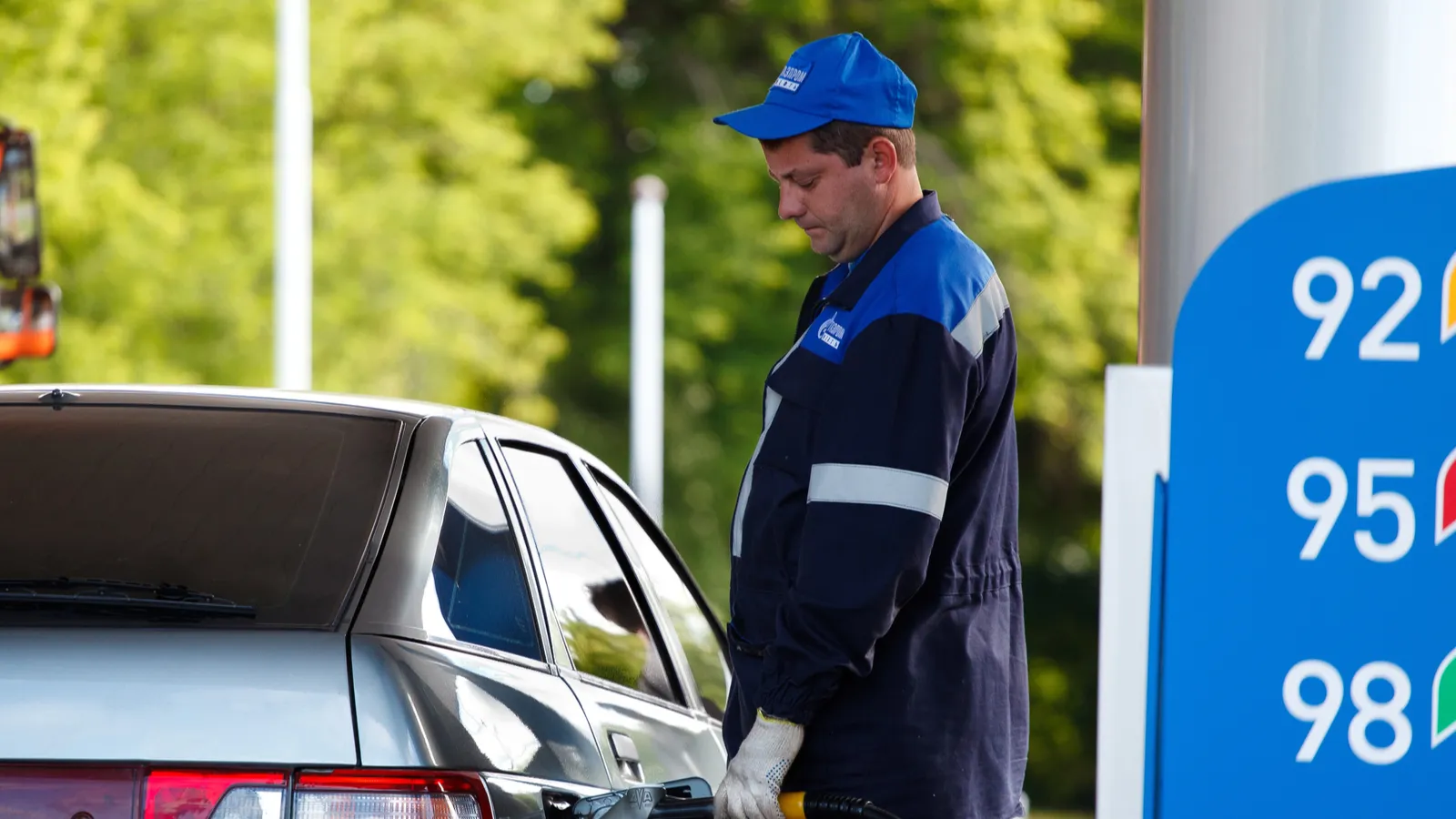 Oil above $100 could make Trump’s Iran crisis hit Americans at the pump