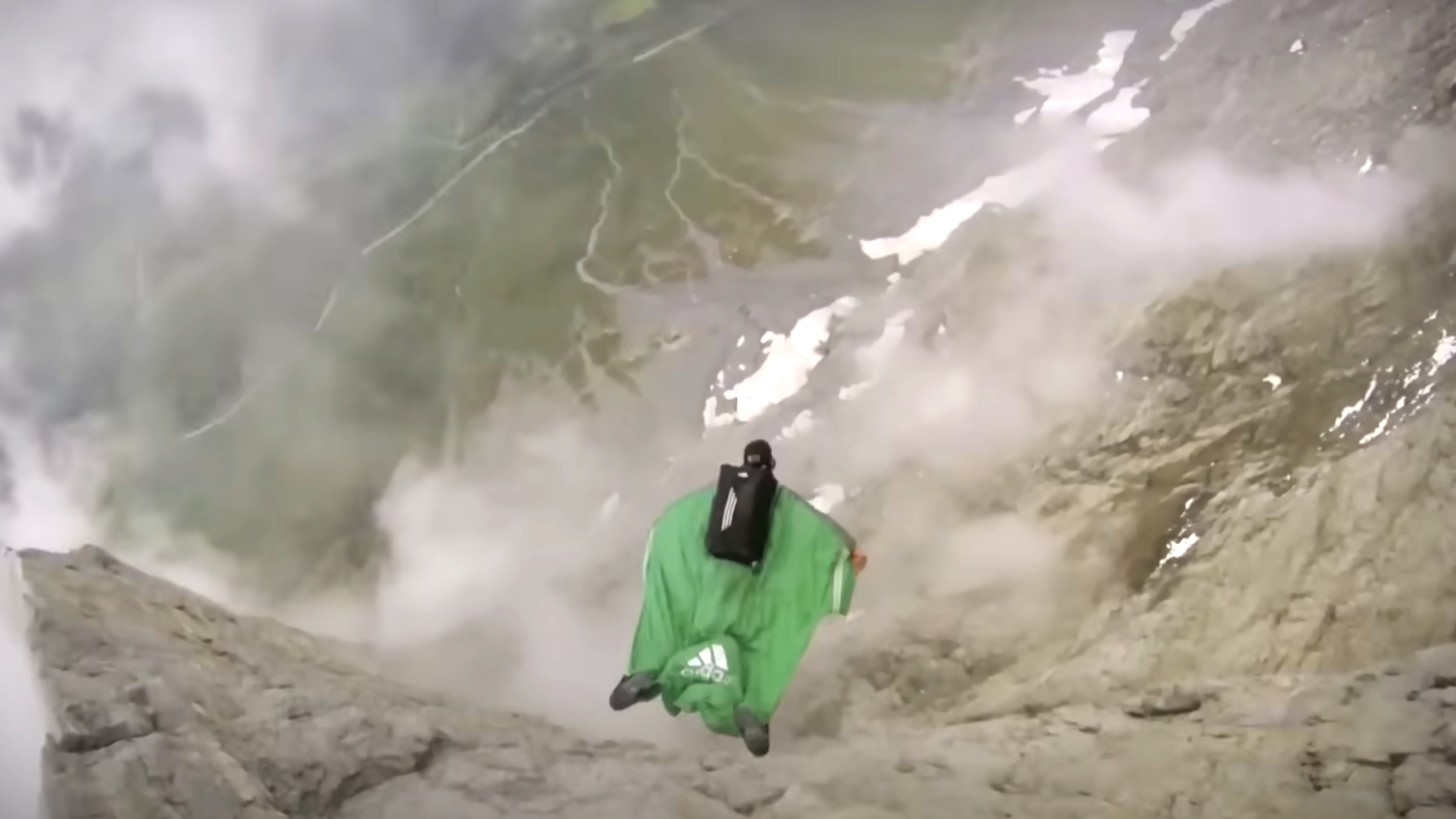 Salta desde 2.286 metros con wingsuit - segundos después pierde el control