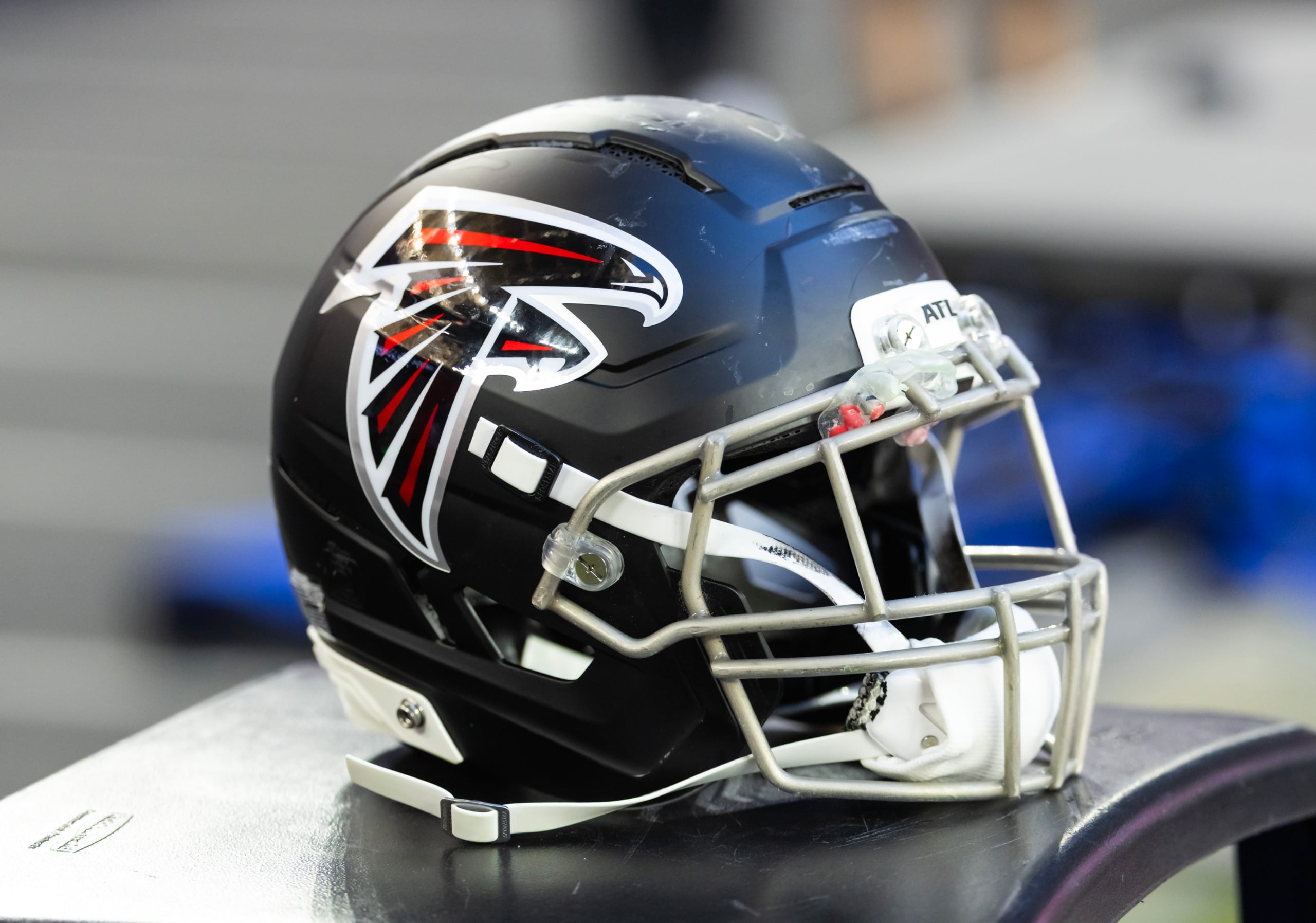 Former Atlanta Falcons first-round pick suddenly retires after six seasons